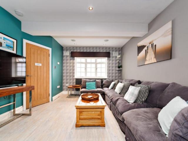 Bedford Street, Brighton, BN2 1AN 3 bed terraced house to rent £2,399 pcm £554 pw