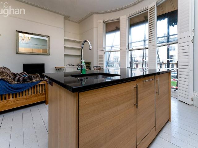 Bedford Square, Brighton BN1, Studio to rent, £1,100 pcm | PrimeLocation