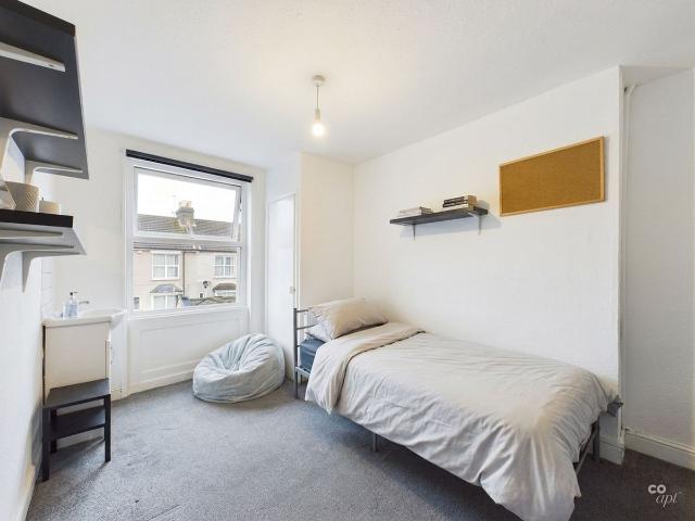 Bedford Square, Brighton BN1, Room to rent, £628 pcm | PrimeLocation