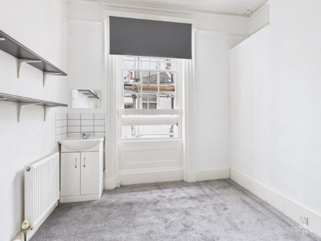 Bedford Square, Brighton BN1, Room to rent, £750 pcm | PrimeLocation