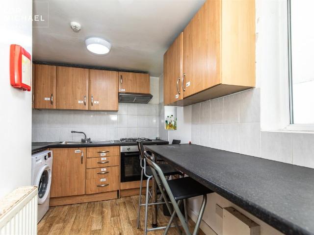 Bedford Square, Brighton BN1, Room to rent, £750 pcm | PrimeLocation
