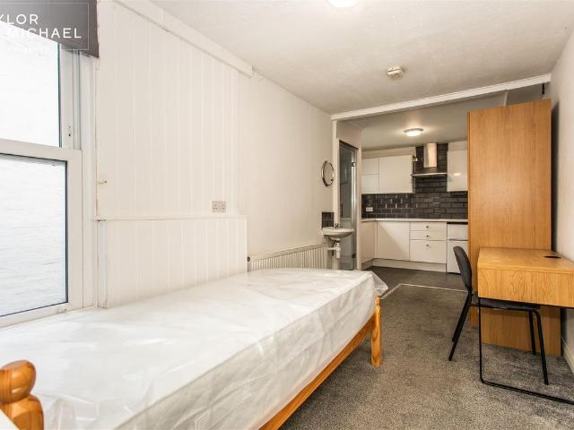 Bedford Square, Brighton BN1, Room to rent, £775 pcm | PrimeLocation