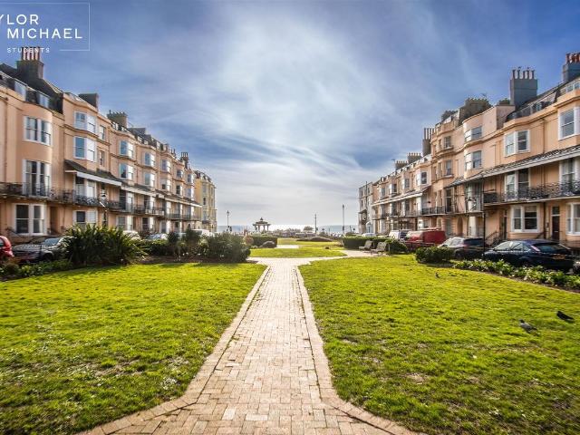 Bedford Square, Brighton BN1, Room to rent, £700 pcm | PrimeLocation