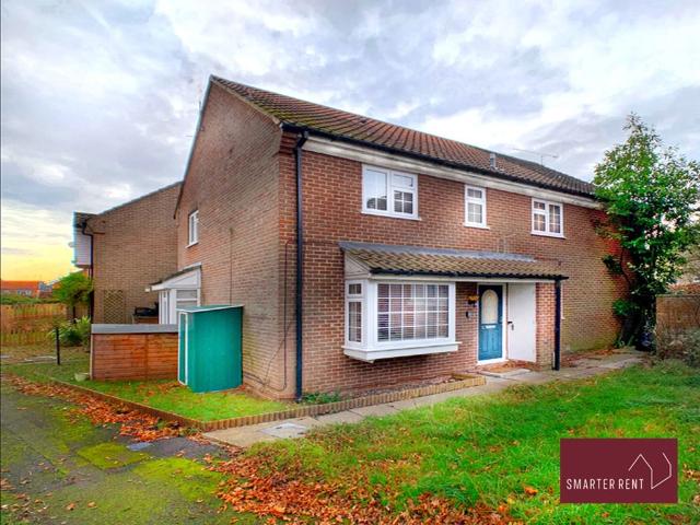 Bedfordshire Way, Wokingham RG41, 2 bed maisonette to rent, £2,820 pcm | PrimeLocation