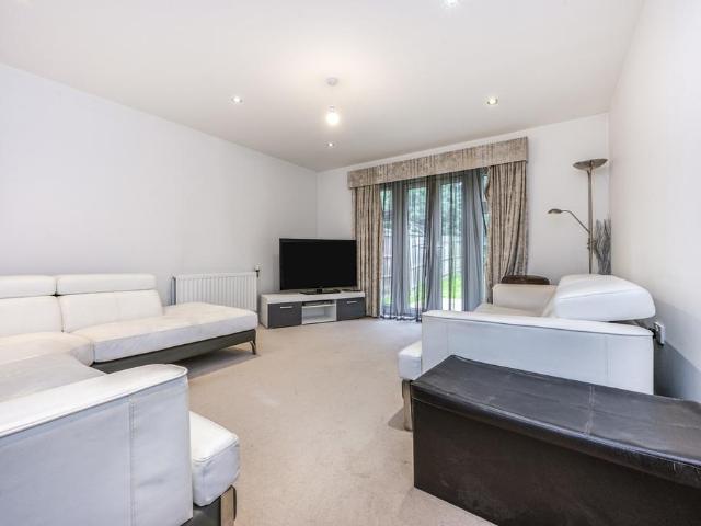 Bedgebury Place, Kents Hill, Milton. 4 bed detached house to rent £2,600 pcm £600 pw