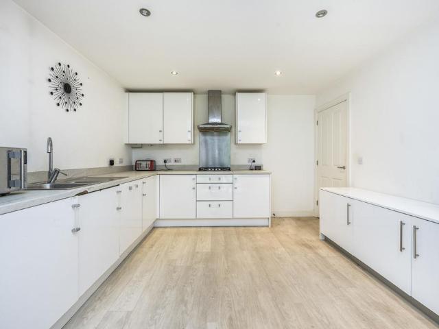 Bedgebury Place, Kents Hill, Milton. 4 bed detached house to rent £2,600 pcm £600 pw