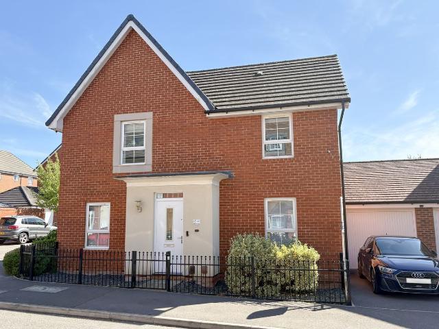 Bedivere Road, Crawley RH11, 4 bed detached house to rent, £2,400 pcm | PrimeLocation