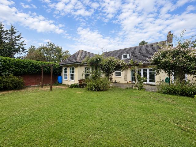 Bedlars Green, Bishop's Stortford CM22 4 bed detached house to rent £2,350 pcm £542 pw