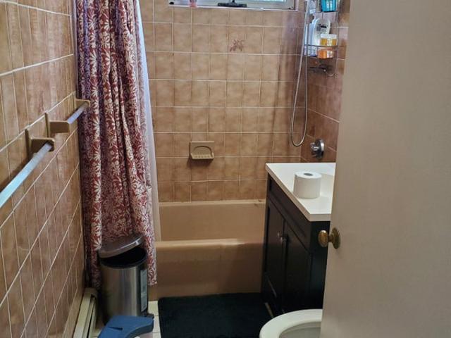 Bedroom avail in large 2bd 1 ba in Newton corner