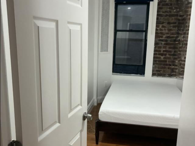 Bedroom available to sublet in East harlem right next to central park