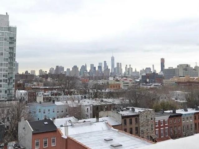 Bedroom available in 2 bed/1 bath apartment!