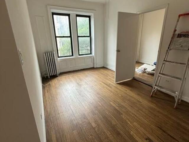 Bedroom available in 2 bed in Hamilton Heights!
