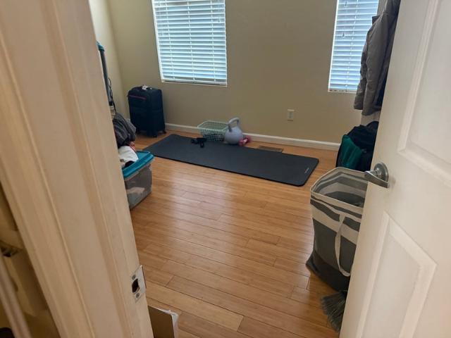 Bedroom Available in Big House with Chill Roomates