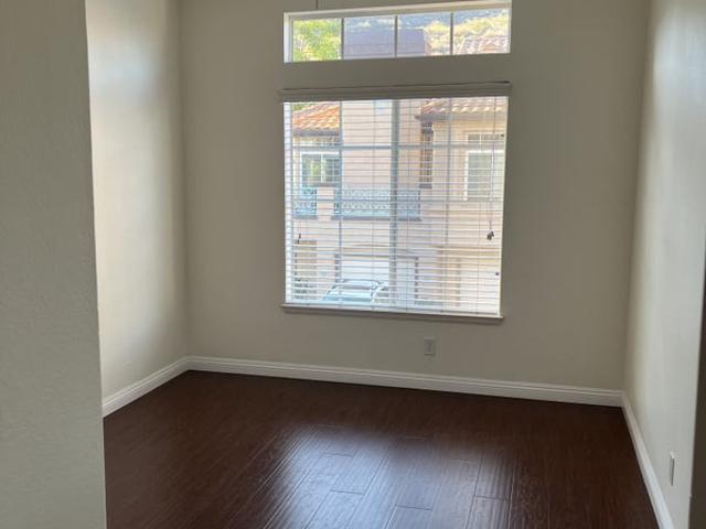 Bedroom available in Sabre Springs 92128