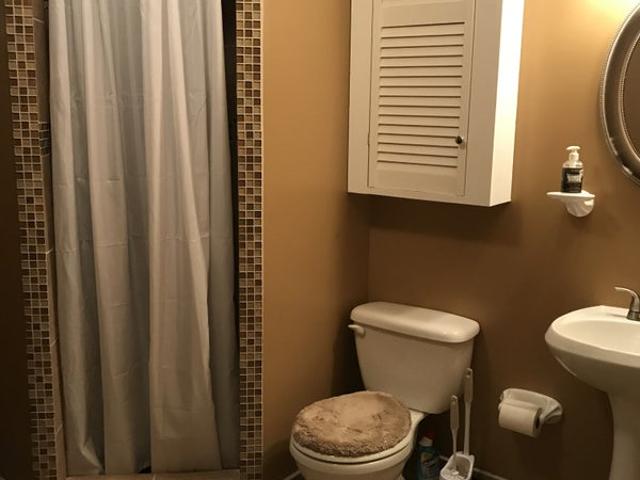 Bedroom and large bath near Mines School, Hospital