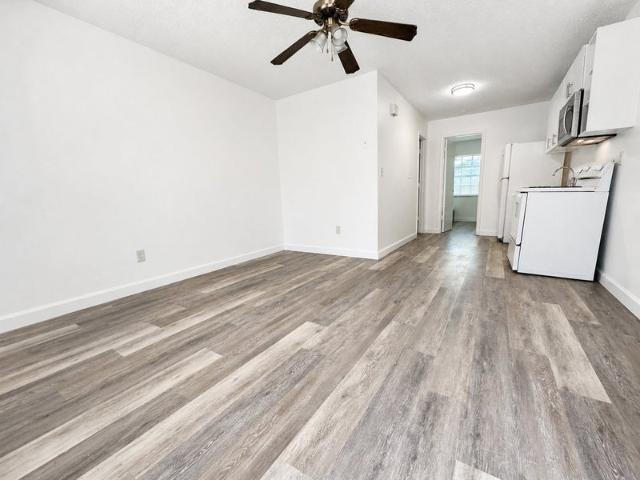 Bedroom Apartment with Utilities Included_In_Unit