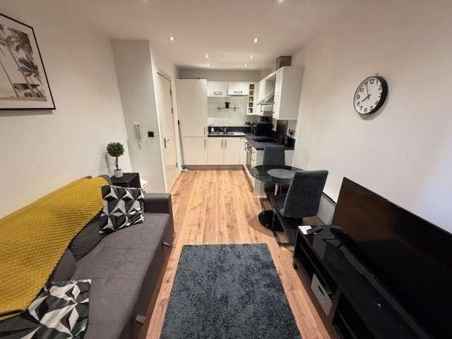 Bedroom Apartment Available, S11