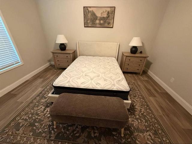 Bedroom/ Bathroom