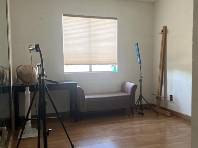 Bedroom for rent in Artistic household w/amenities