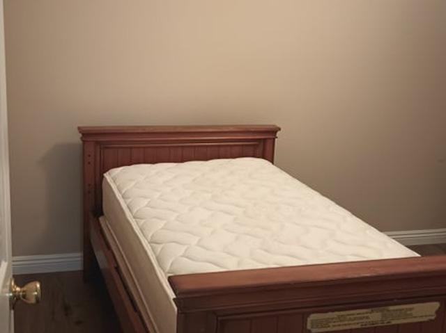 Bedroom for rent in Hesperia