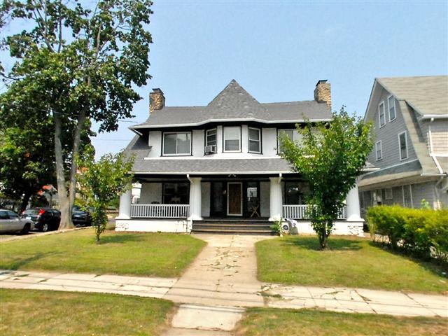 Bedroom for rent in large historic home