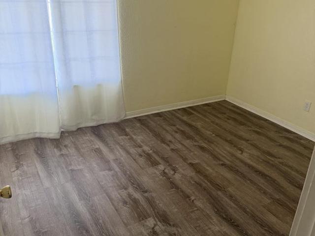 Bedroom for rent in quiet Santa Clarita Home