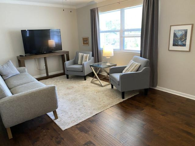 BEDROOM FOR RENT W SHARED COMMON SPACES IN CENTRA