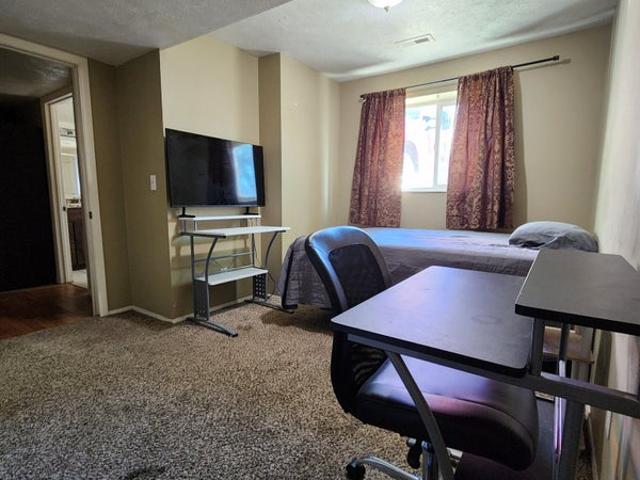 Bedroom for rent with shared bathroom