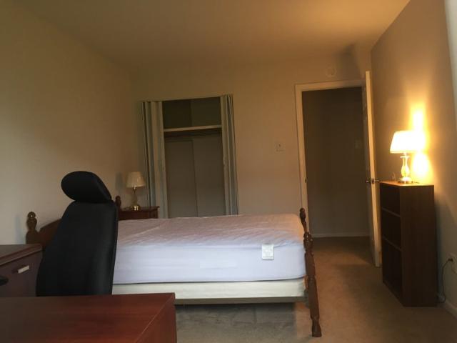 Bedroom for rent with patio