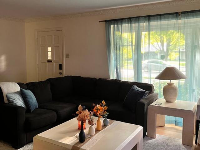 Bedroom for rent with private entrance