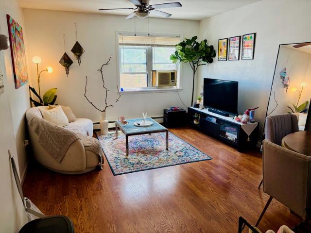 Bedroom for rent 1 block to L train at Grand St