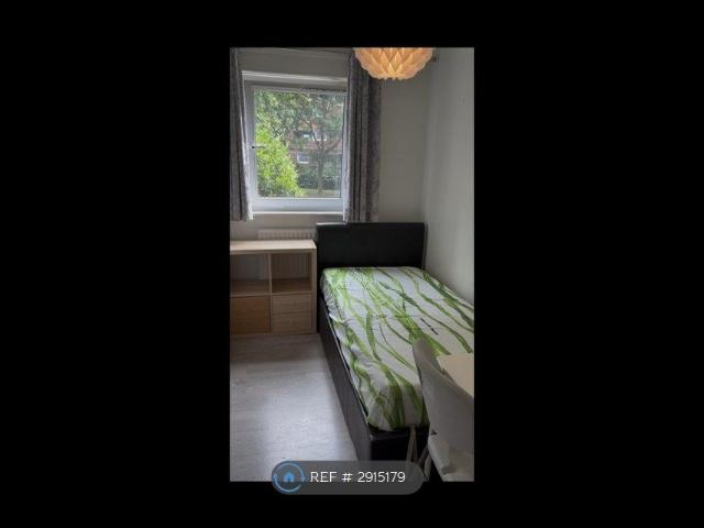 Bedroom Four, London E14, Room to rent, £850 pcm | PrimeLocation