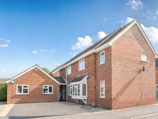Bedroom House + Bed Annex, Arlesey, 5 Bedroom Detached