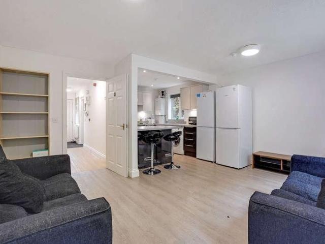 Bedroom House Share For Students, CT2