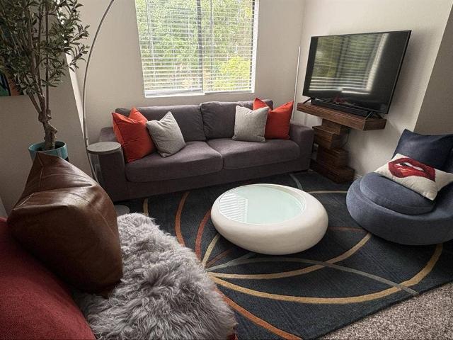 Bedroom in furnished apt near beach