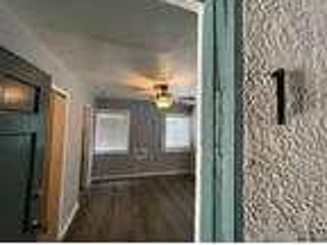 bedroom in Long Beach CA 90806