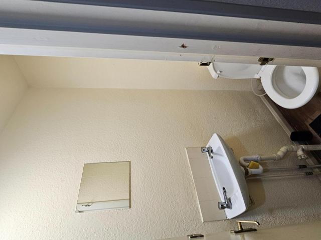Bedroom in shared apartment in Crickelwood Has a Room
