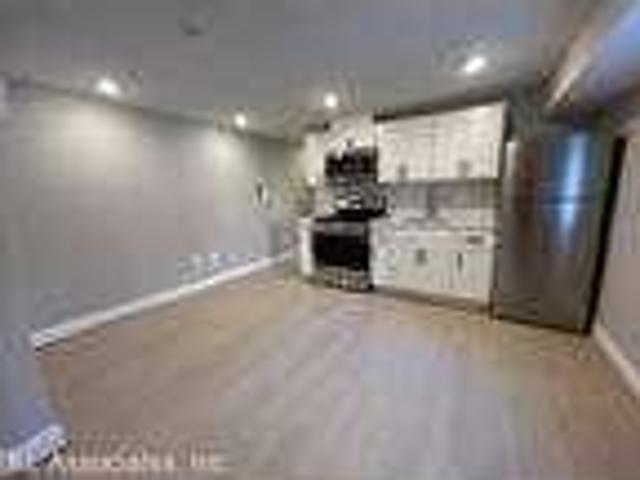 bedroom in Washington DC 20019