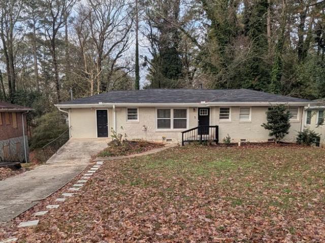 Bedroom in 3br 1.5 bath house for rent in Decatur