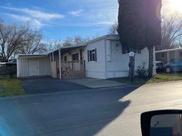 Bedroom in 55+ mobile home park