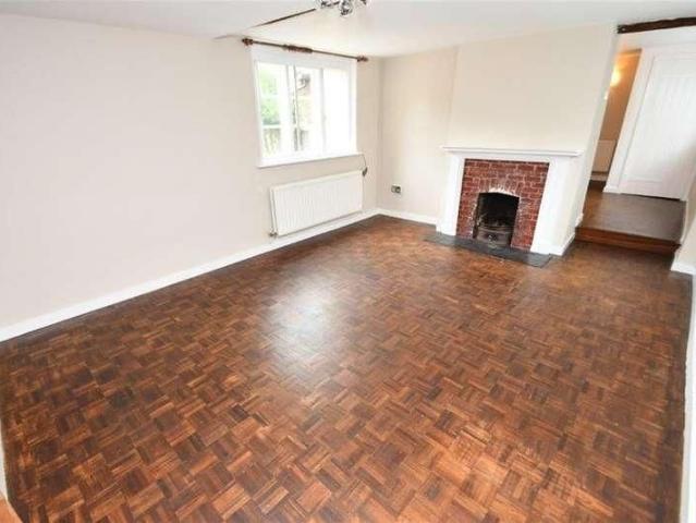 Bedroom Terraced Cottage In Godalming, GU7