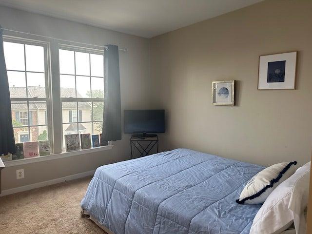 Bedroom w/ den and private Bath 1,000+ 1/3 Util
