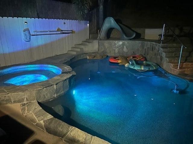 Bedroom w/ Pvt Bath in House w/ Pool/Jacuzzi