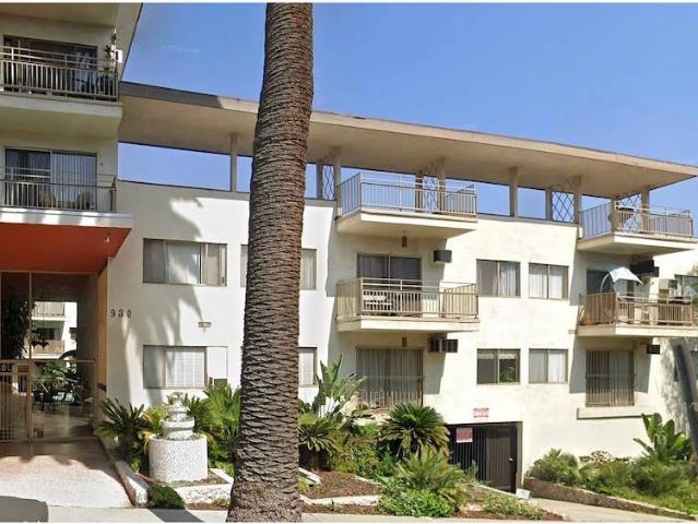 Bedroom & WalkIn Closet WEHO $1,950