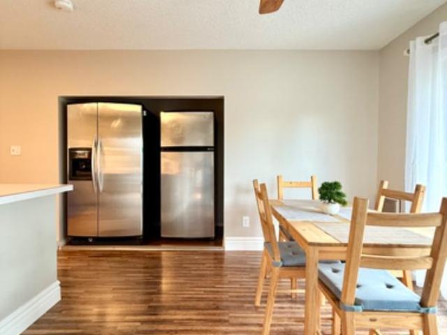 Bedroom with shared bathroom for rent! Month_to_M