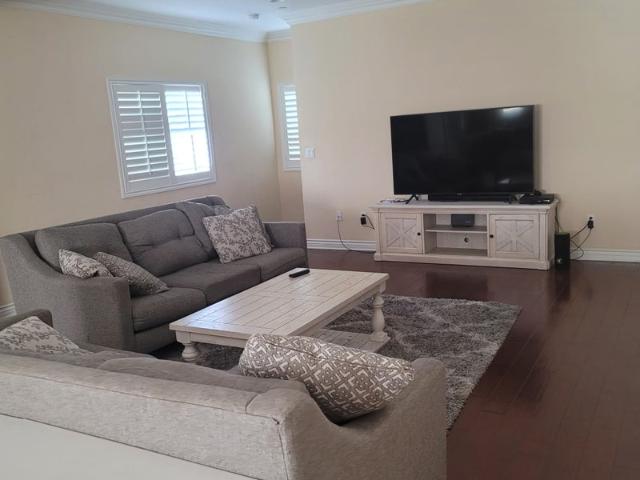 Bedroom with Shared Bathroom for Rent in Lennox