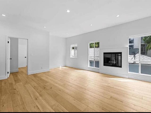 Bedroom with Private Bath in Weho