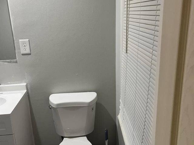 Bedroom w/own bathroom
