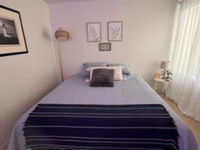 Bedroom w/pvt bath in condo in Santa Clarita, CA