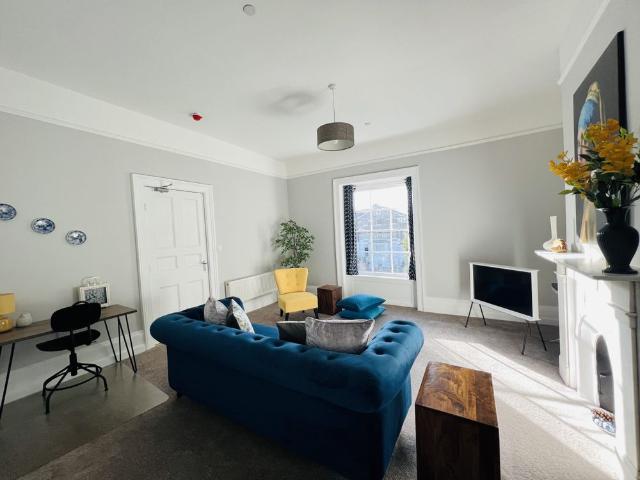 BEDROOM 1 – MEDIUM DOUBLE ENSUITE